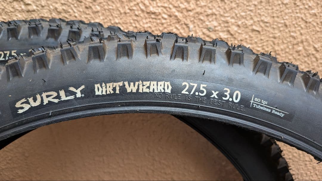 Surly Dirt Wizard 27.5 x 3.0 2本セット