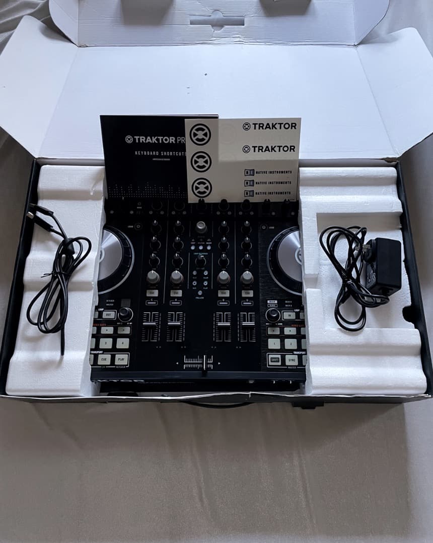TRAKTOR KONTROL S4 MK2 4チャンネル ほぼ未使用 オマケ付