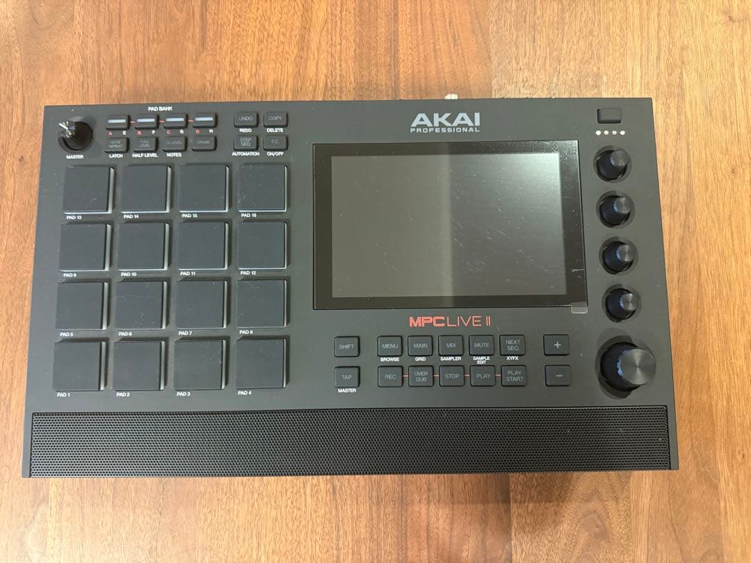 MPC Live II AKAI プロ スタンドアロン バッテリー内蔵