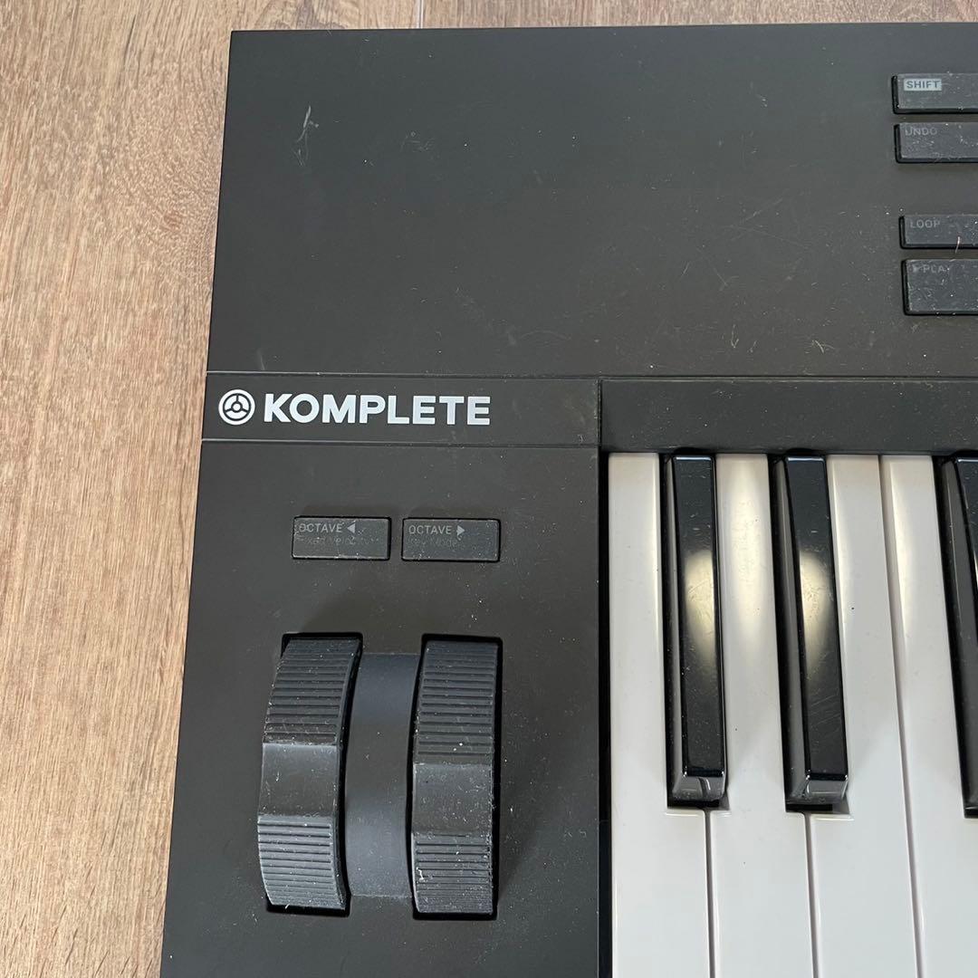 KOMPLETE A49 MIDIキーボード