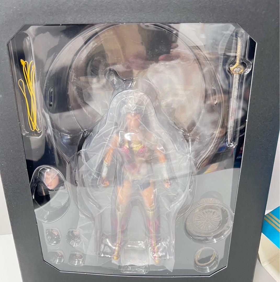 メズコ　Mezco ONE:12 Wonder woman ワンダーウーマン