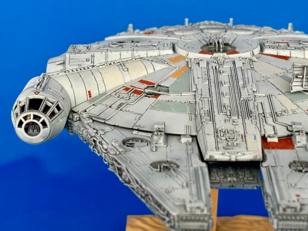 バンダイ スターウォーズ1/144 ミレニアム・ファルコン フォースの覚醒完成品