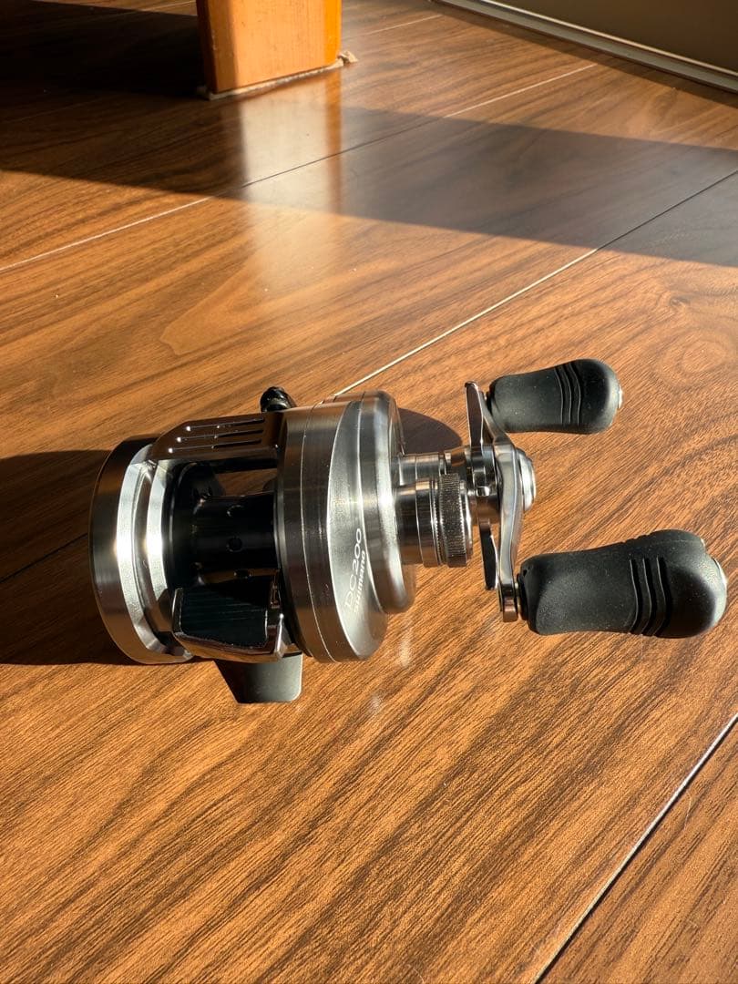Shimano カルカッタコンクエスト DC 200 ベイトリール