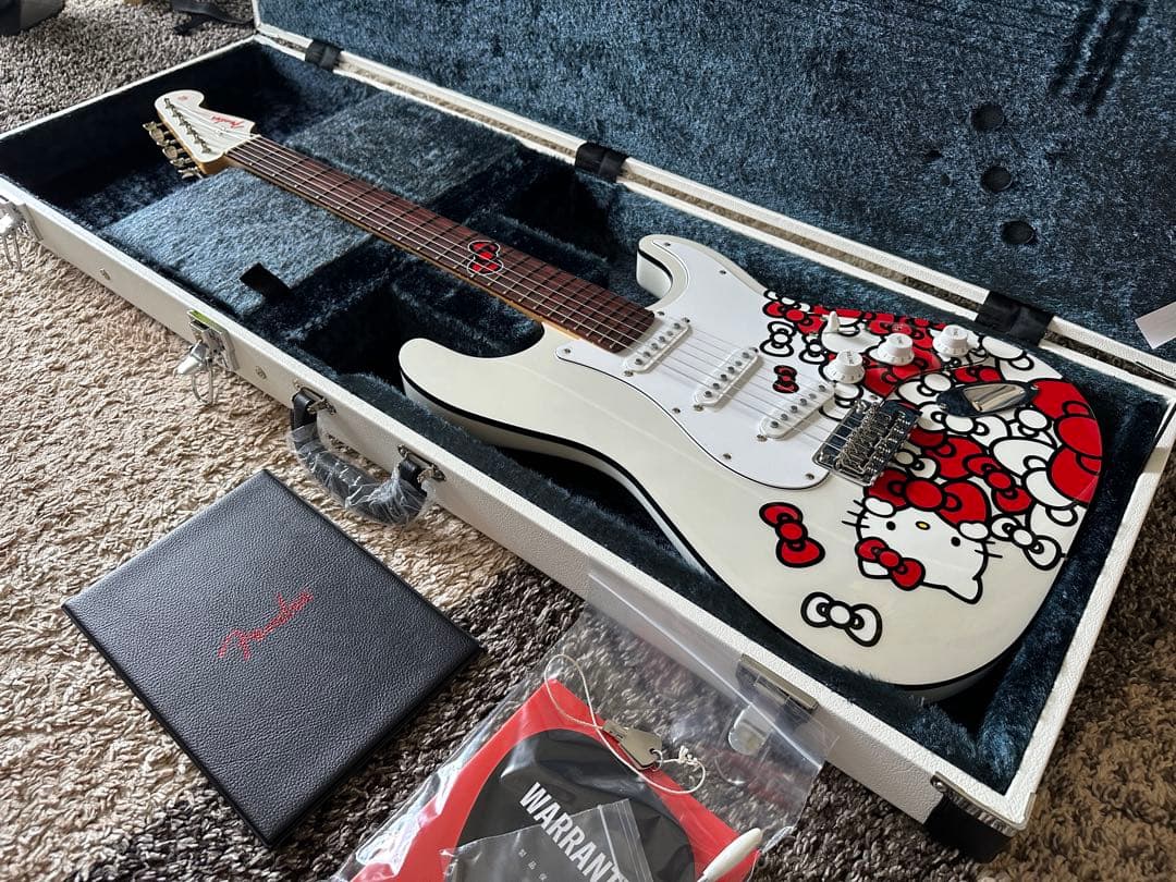 ギター Fender Hello Kitty 50th Anniversary NEW