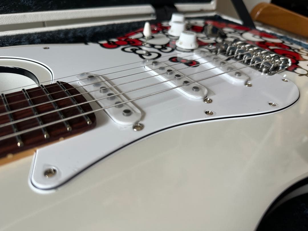 ギター Fender Hello Kitty 50th Anniversary NEW