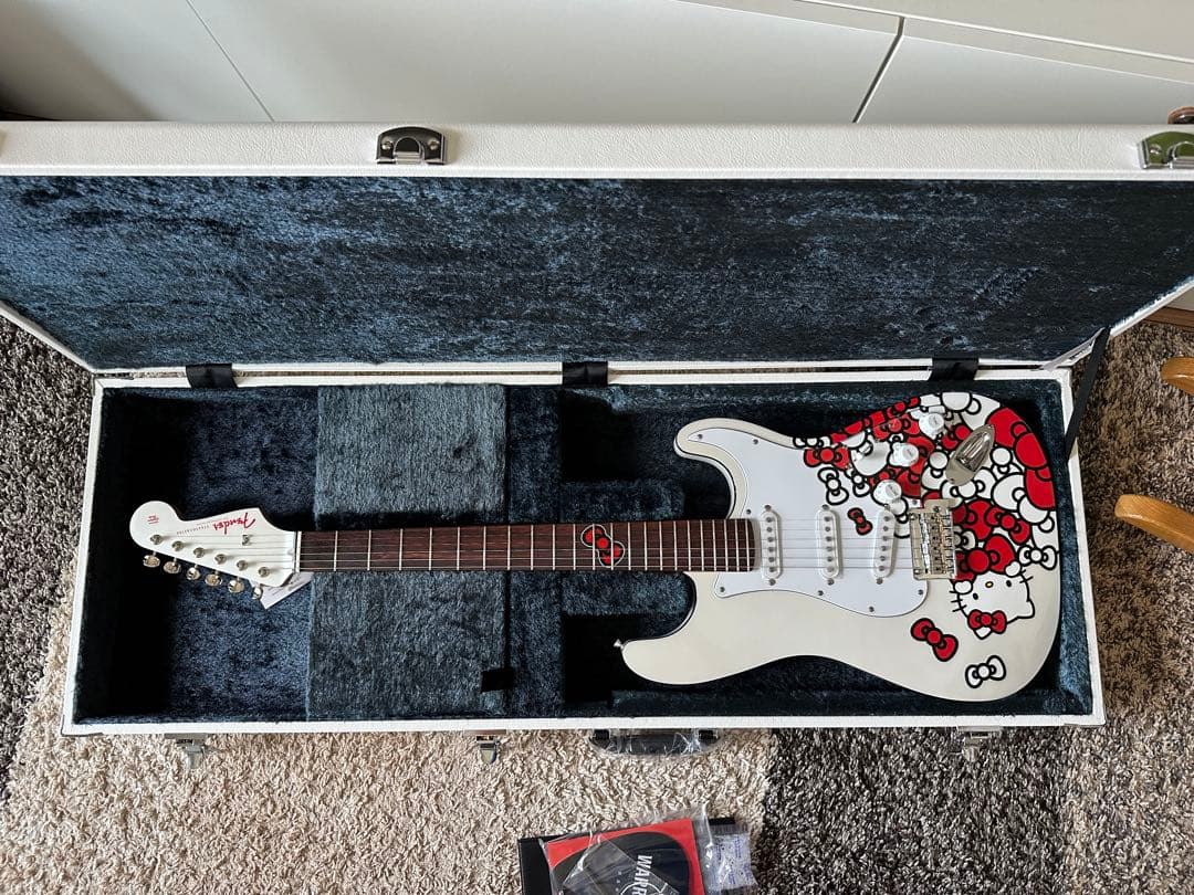 ギター Fender Hello Kitty 50th Anniversary NEW