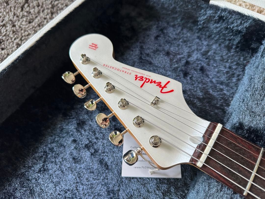 ギター Fender Hello Kitty 50th Anniversary NEW