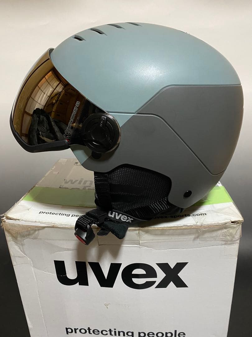 UVEX wanted visorスキー・スノボヘルメット　2日使用美品