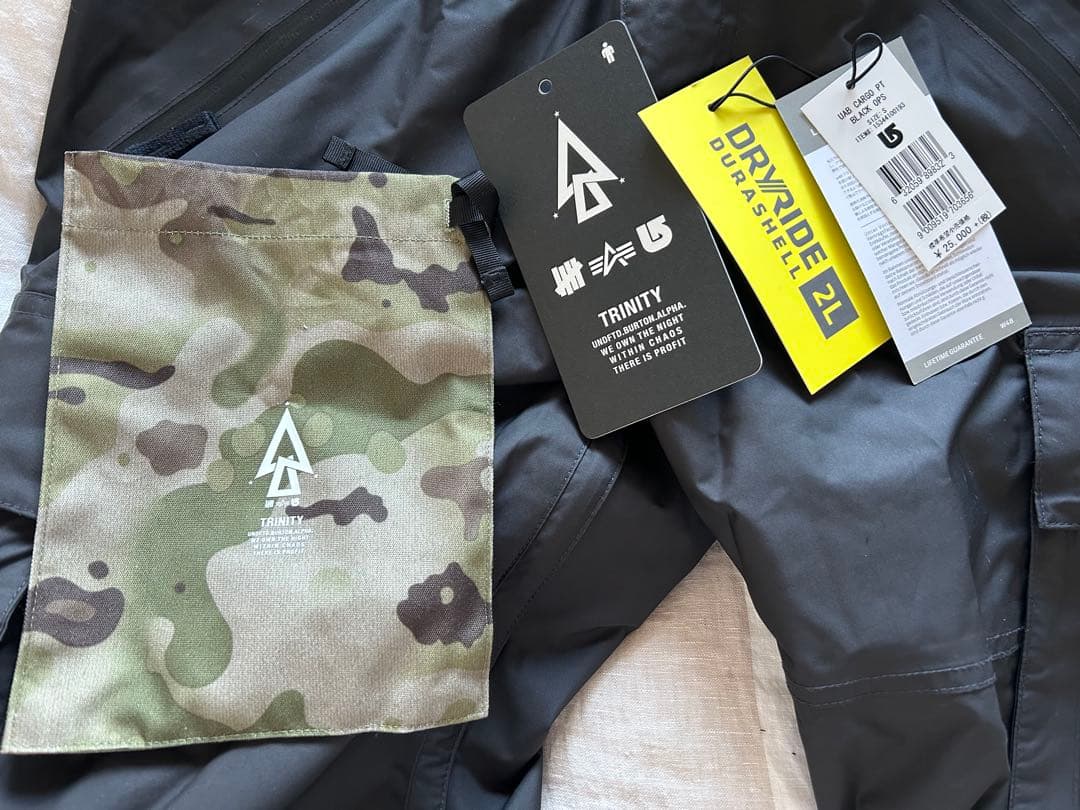 BURTON ALPHA undefeated CARGO PT トリプルコラボ