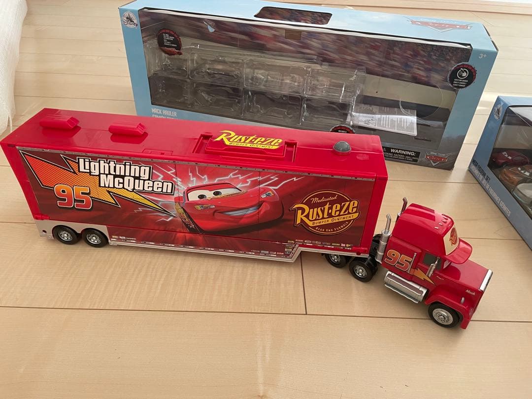 ミニカー MACK HAULER DISNEY