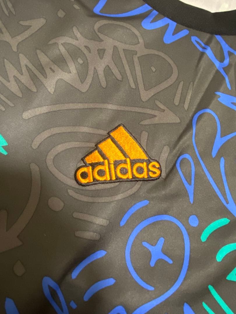 【adidas】Real Madrid 2021年プラクティスシャツ