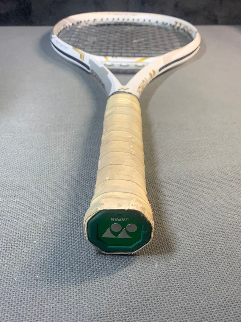 YONEX VCORE 100 テニスラケット 305g