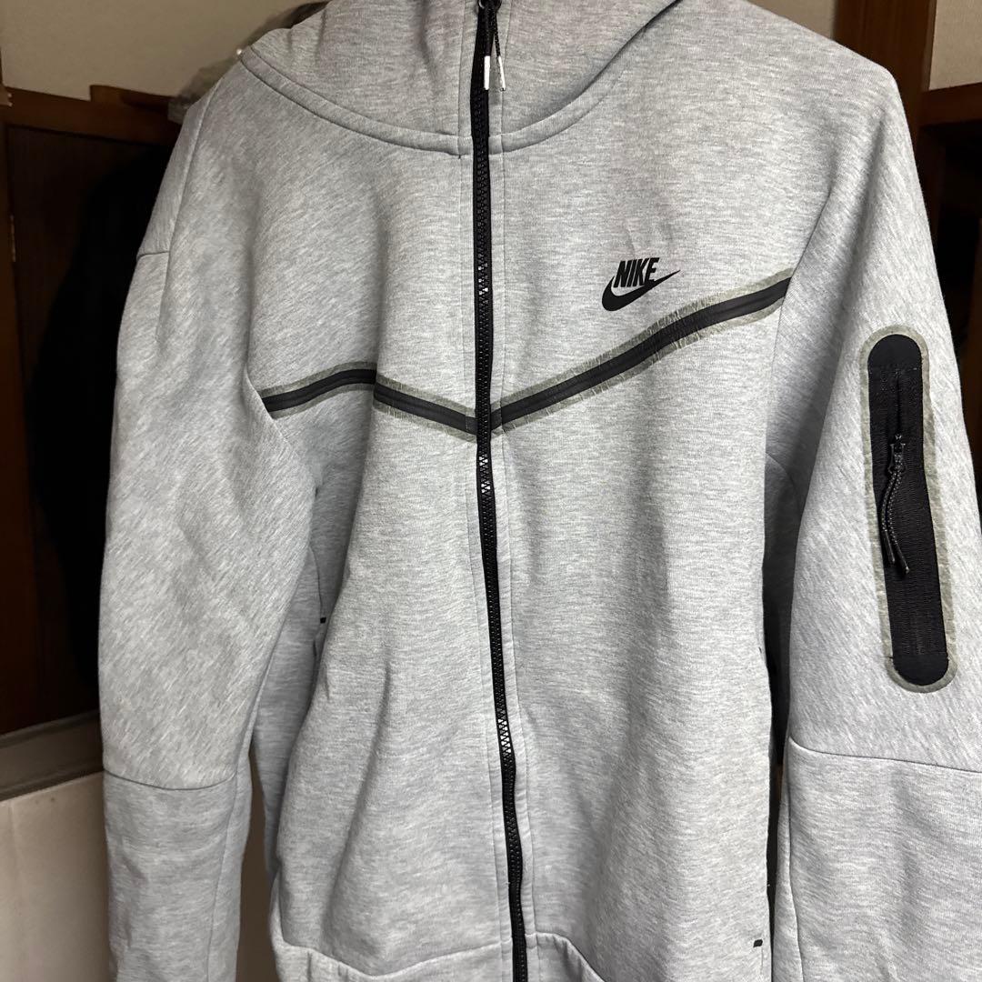 Nike テックグレー ジャージ上下セット(正規品 NIKEアプリで購入