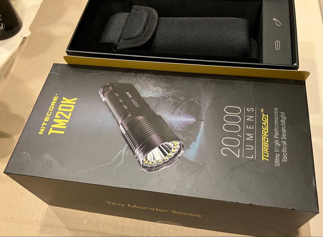 20000ルーメン NITECORE TM20K フラッシュライト