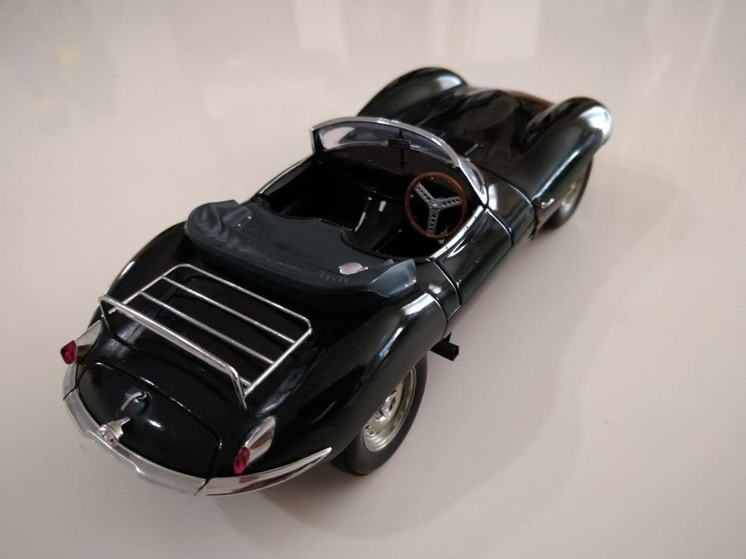 車　ＪＡＧＡＵＡＲ　Ｘｋ　ＳＳ　1/18　ＡＵＴＯ・ＡＲＴ　ダイキャストミニカー