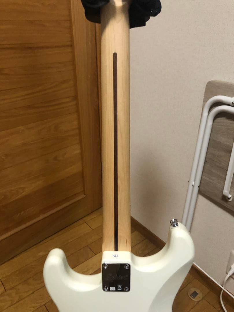 Squier Stratocaster ホワイト系