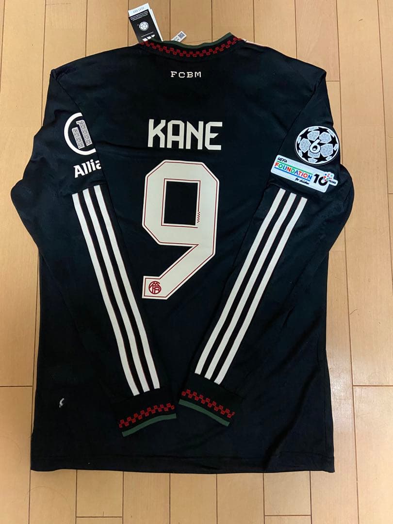 【日曜日限定価格】Bayern 3rdユニフォーム KANE 9 長袖シャツ 黒