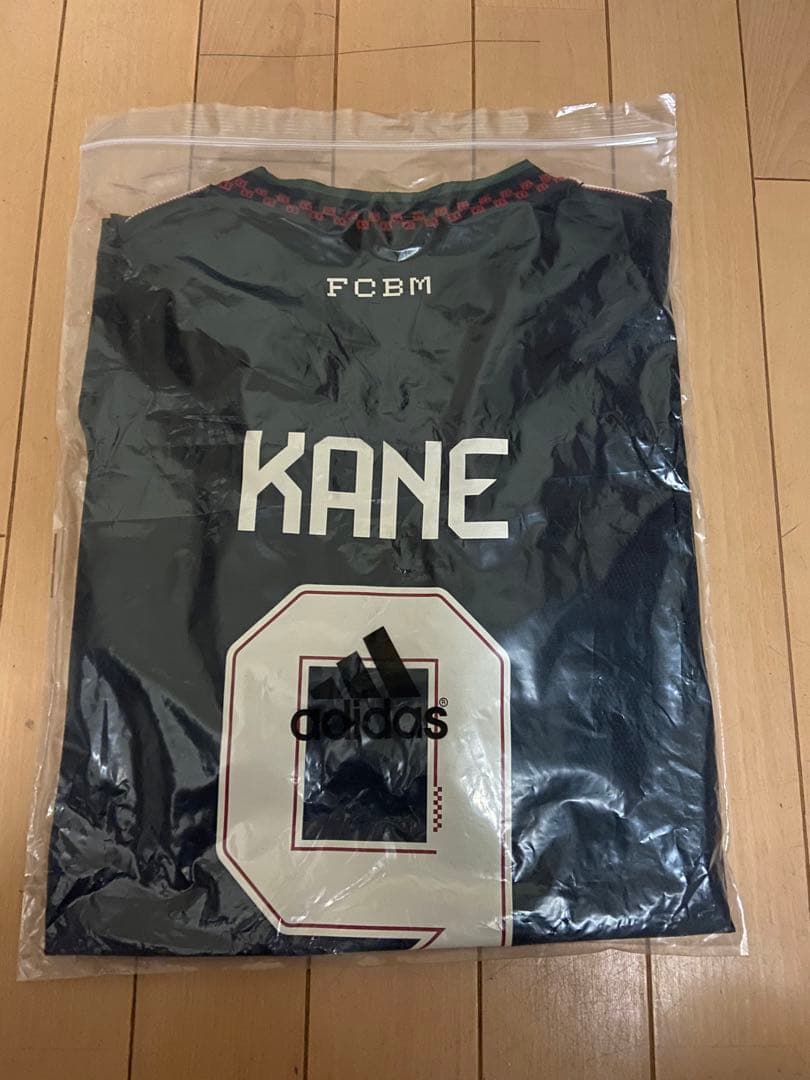 【日曜日限定価格】Bayern 3rdユニフォーム KANE 9 長袖シャツ 黒