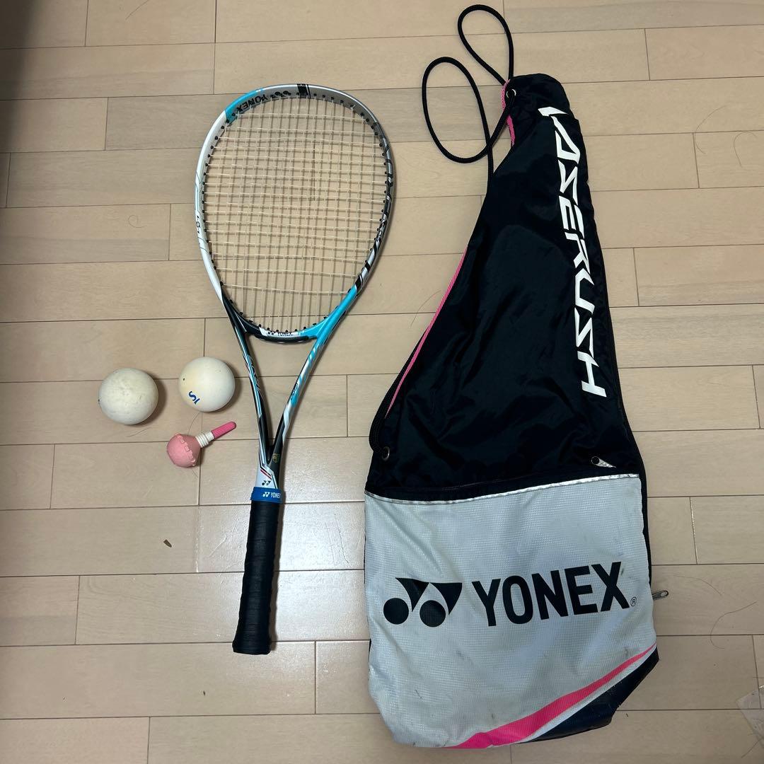 YONEX LASERUSH 3V 軟式ラケット　ボール2個　空気入れ　袋付き