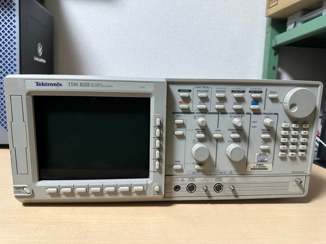 M*u様 Tektronix TDS 820 デジタルオシロスコープ中古