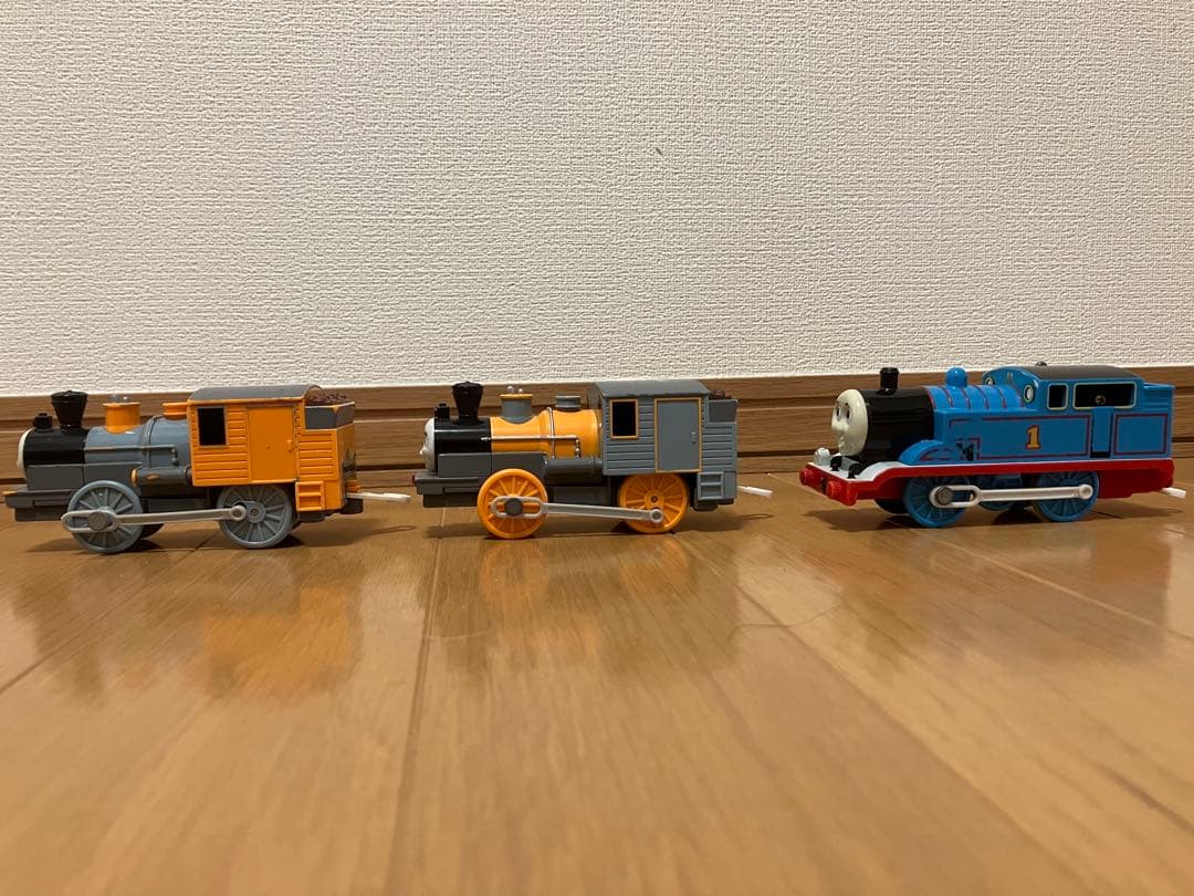 プラレール トーマス&バッシュの丸太つみおろしセットとプラレール ダッシュ