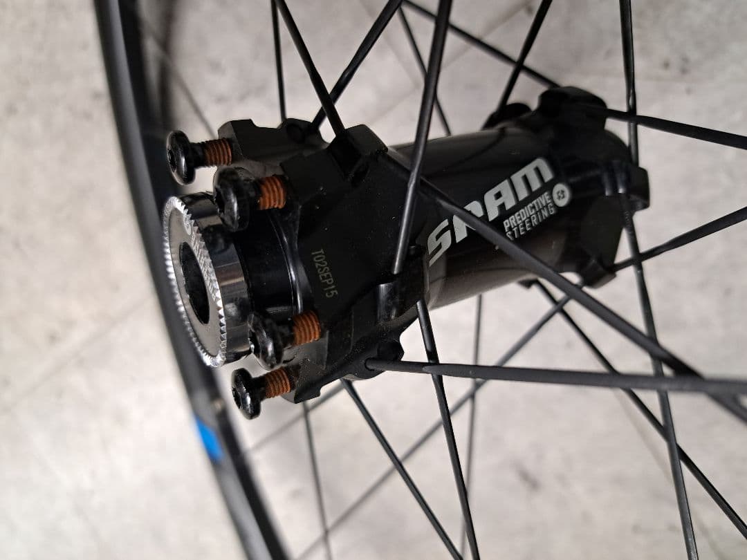 中古SRAM RISE 60 カーボン完組ホイール