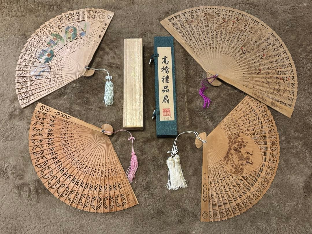 【大幅値下げ】白檀　透かし彫り　扇子　4本セット　高檔禮品扇　木製　保管品