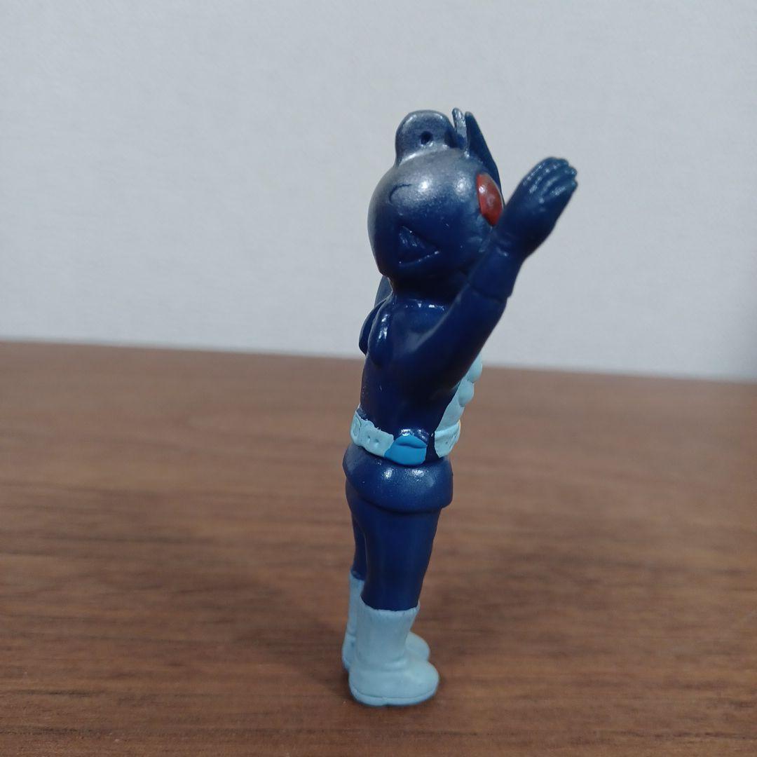 無版権　パチモノ　「仮面ライダー」風ペンダント・トップ　ミニソフビフィギュア