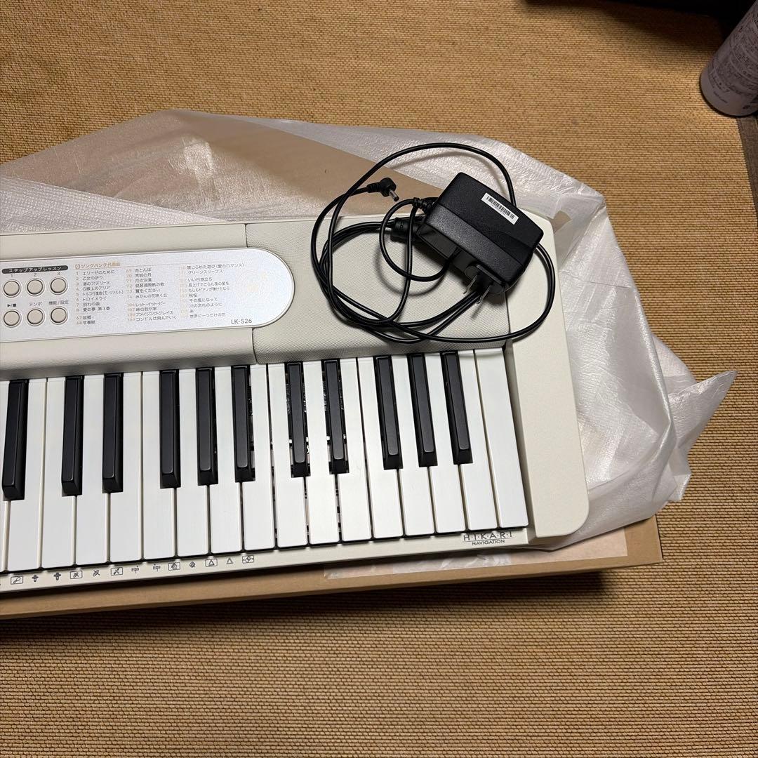 CASIO カシオ　LK-526 光ナビゲーション　デジタルキーボード