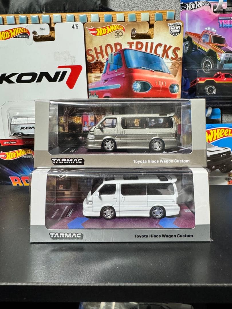 Tarmac Works ハイエース　ミニカー　HIACE 2台セット　1/64