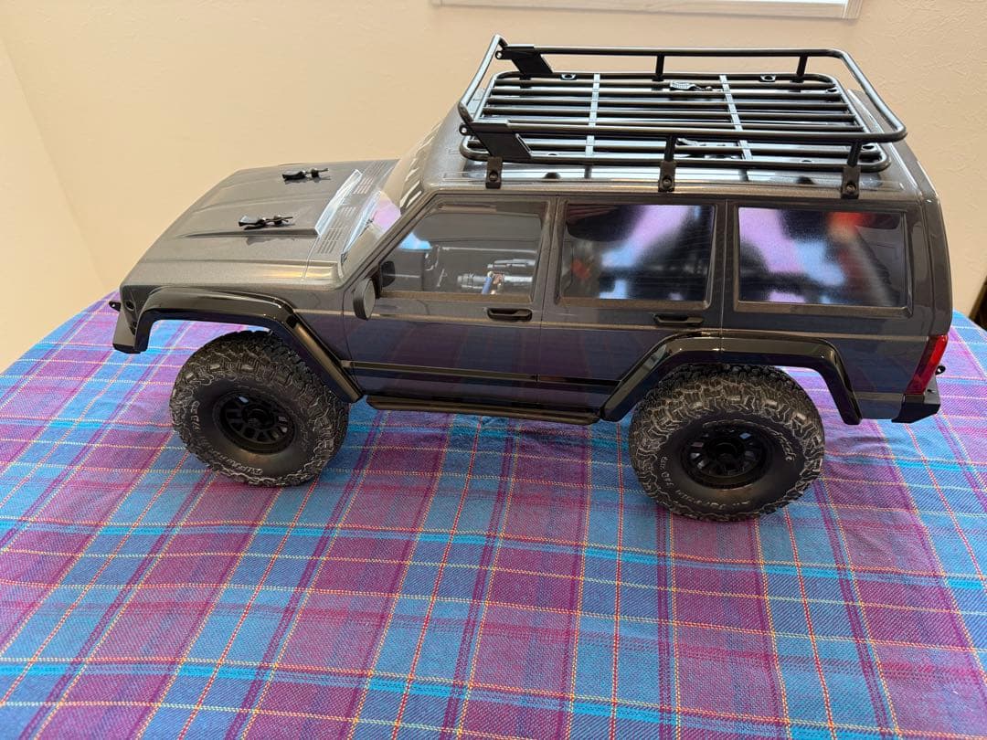 ホビーラジコン axial SCX10 II 2000 JEEP CHEROKEE