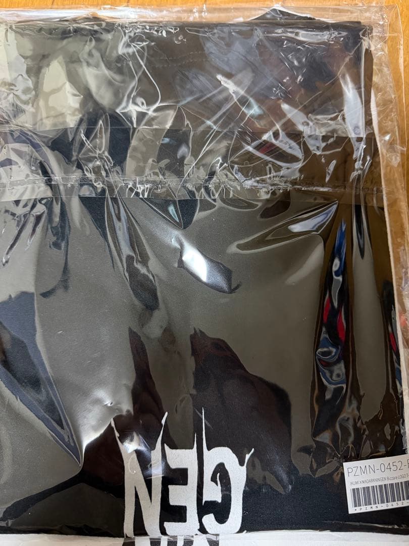 IKUMI×MADARANINGEN Bizzare LOGO T-shirt