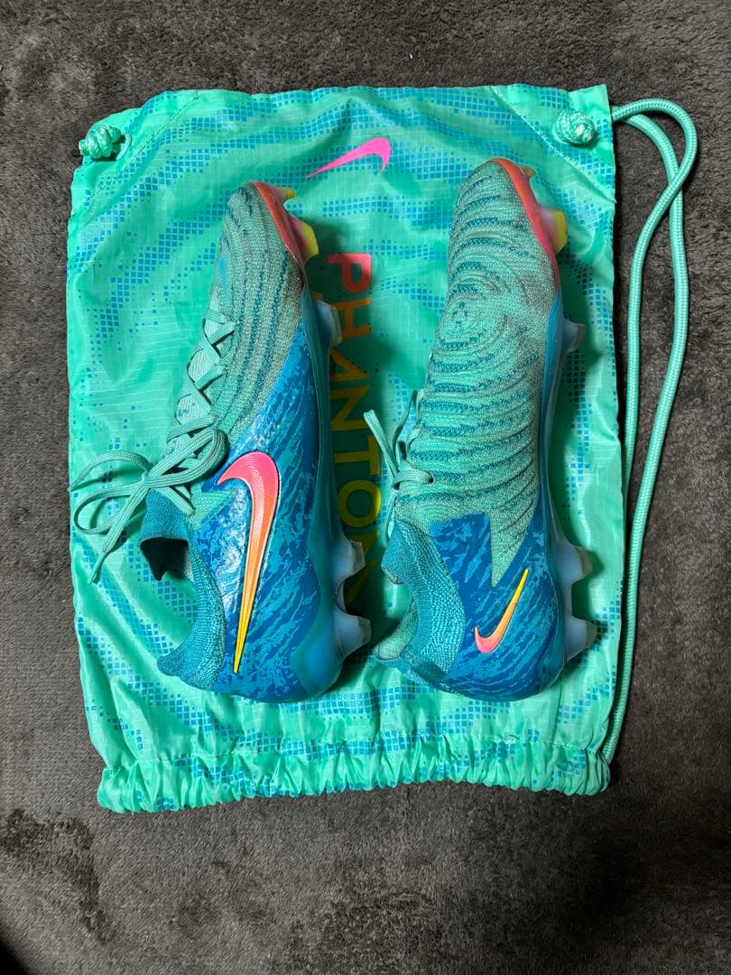 Nike Phantom サッカーシューズ 青・緑・ピンク