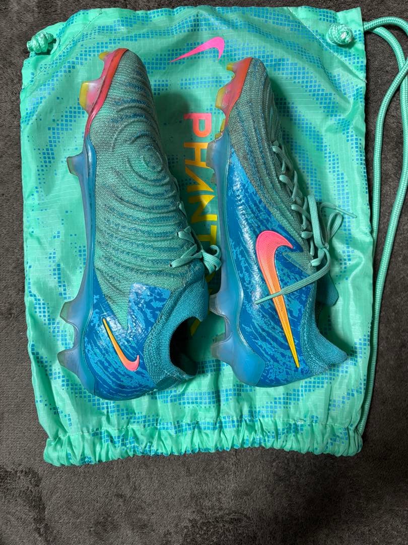 Nike Phantom サッカーシューズ 青・緑・ピンク