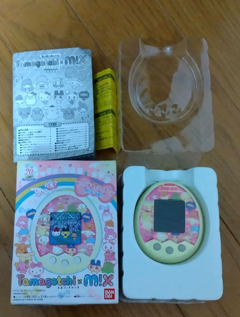 バンダイ Tamagotchi m! x サンリオキャラクターズ m! x v…