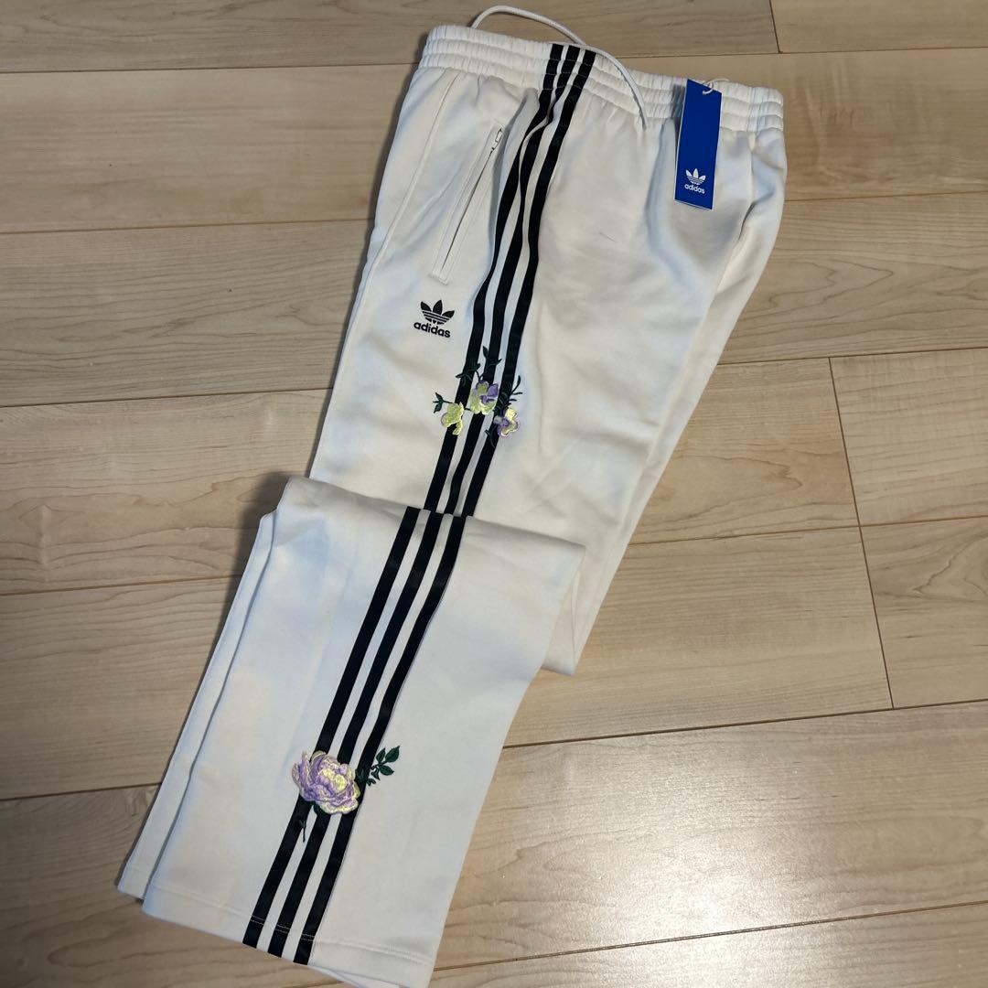 新品　アディダス オリジナル　ジャージセットアップ　フラワー　adidas