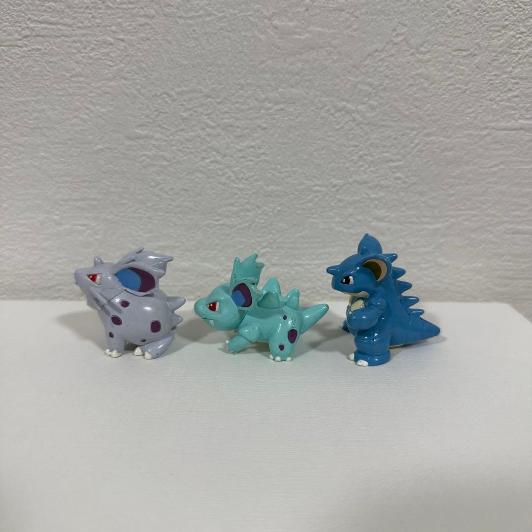 ポケモン　モンコレ　初期　ニドラン♀、ニドリーナ、ニドクイン　3体セット