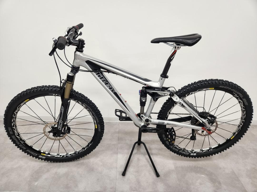 【美品】TREK Fuel EX7 フルサスMTB カスタム多数 スパイクタイヤ