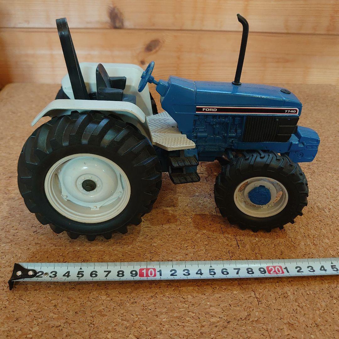 ミニカー FORD tractor 7740 ERTL made in USA