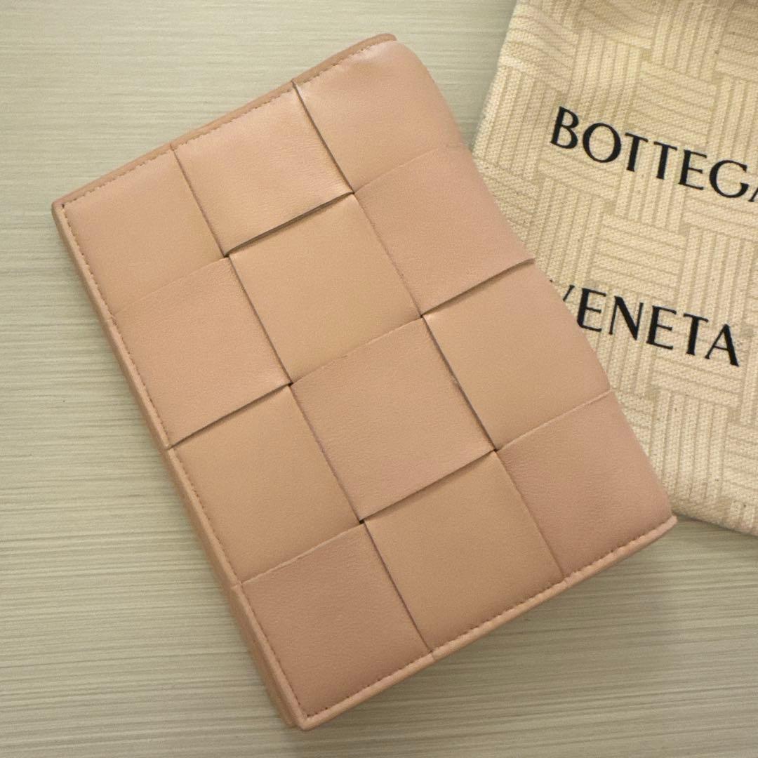 超レア　BOTTEGA VENETA カセット パスポートケース ピンク