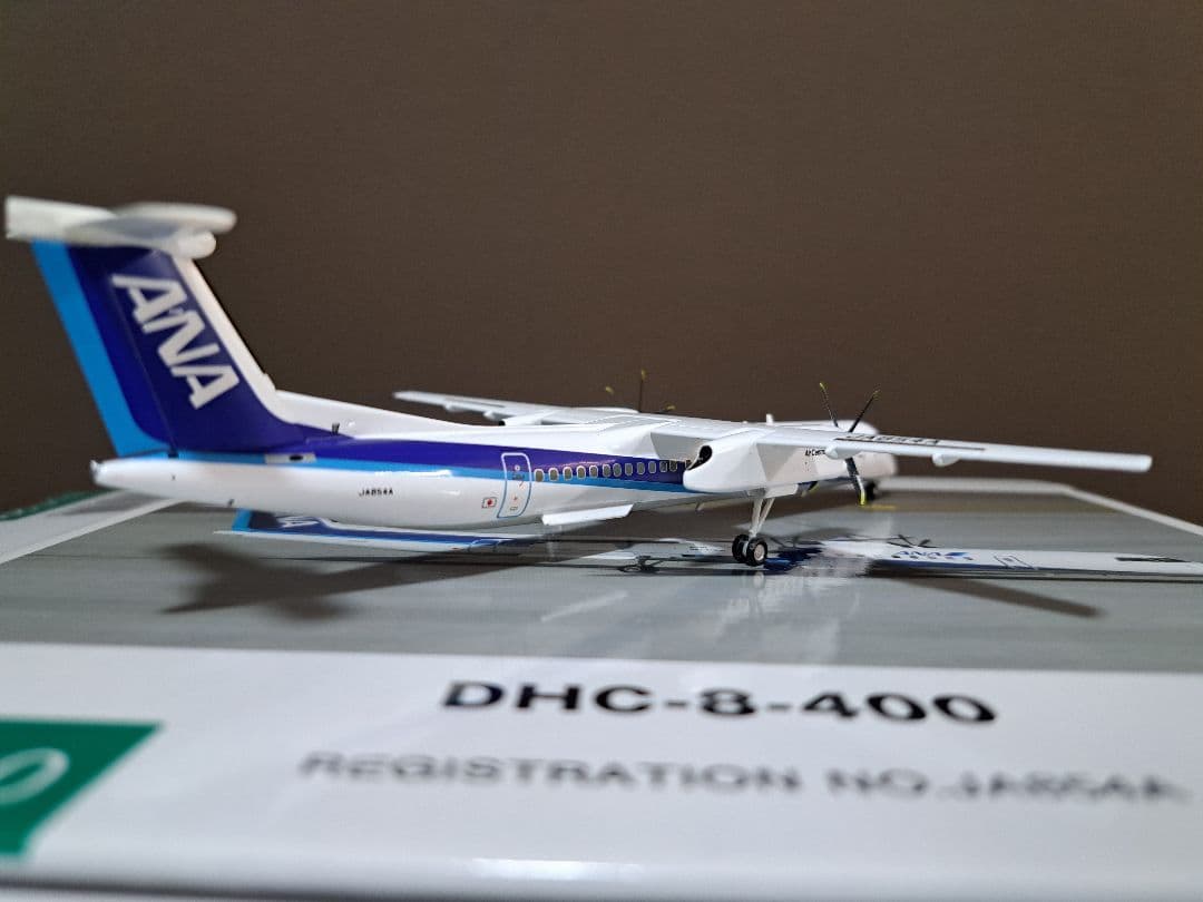【美品】ANA 全日空商事　DHC-8-400 JA854A 1/200