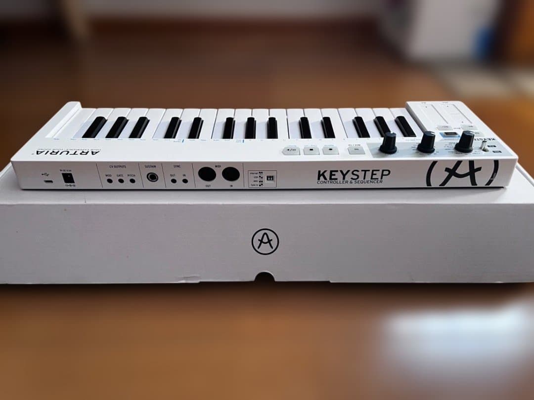 ARTURIA KEYSTEP MIDI・コントローラー・キーボード・DAW
