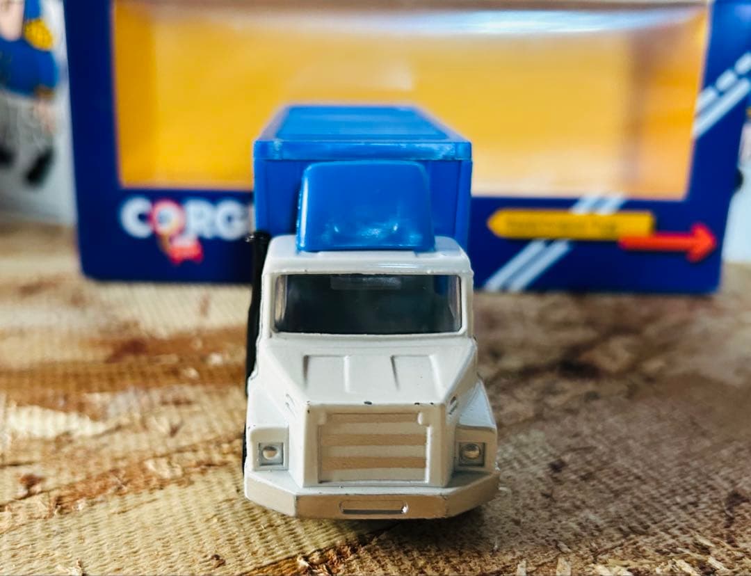 81' Corgi adidas Scania truckアディダスミニカーGB