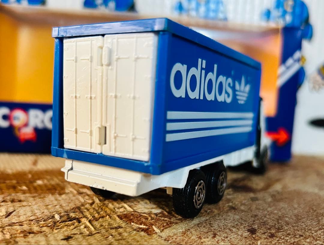 81' Corgi adidas Scania truckアディダスミニカーGB