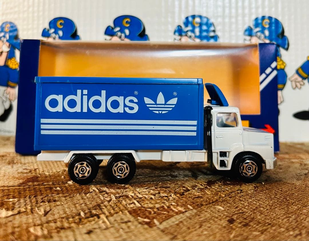 81' Corgi adidas Scania truckアディダスミニカーGB