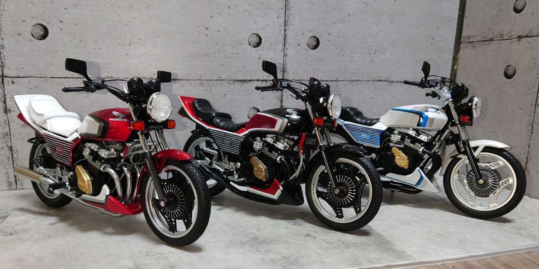 1/12完成品CBX400F赤白 2型カスタム