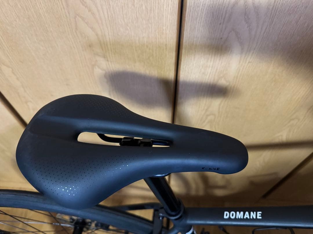 TREK DOMANE AL5 12速　現行モデル！