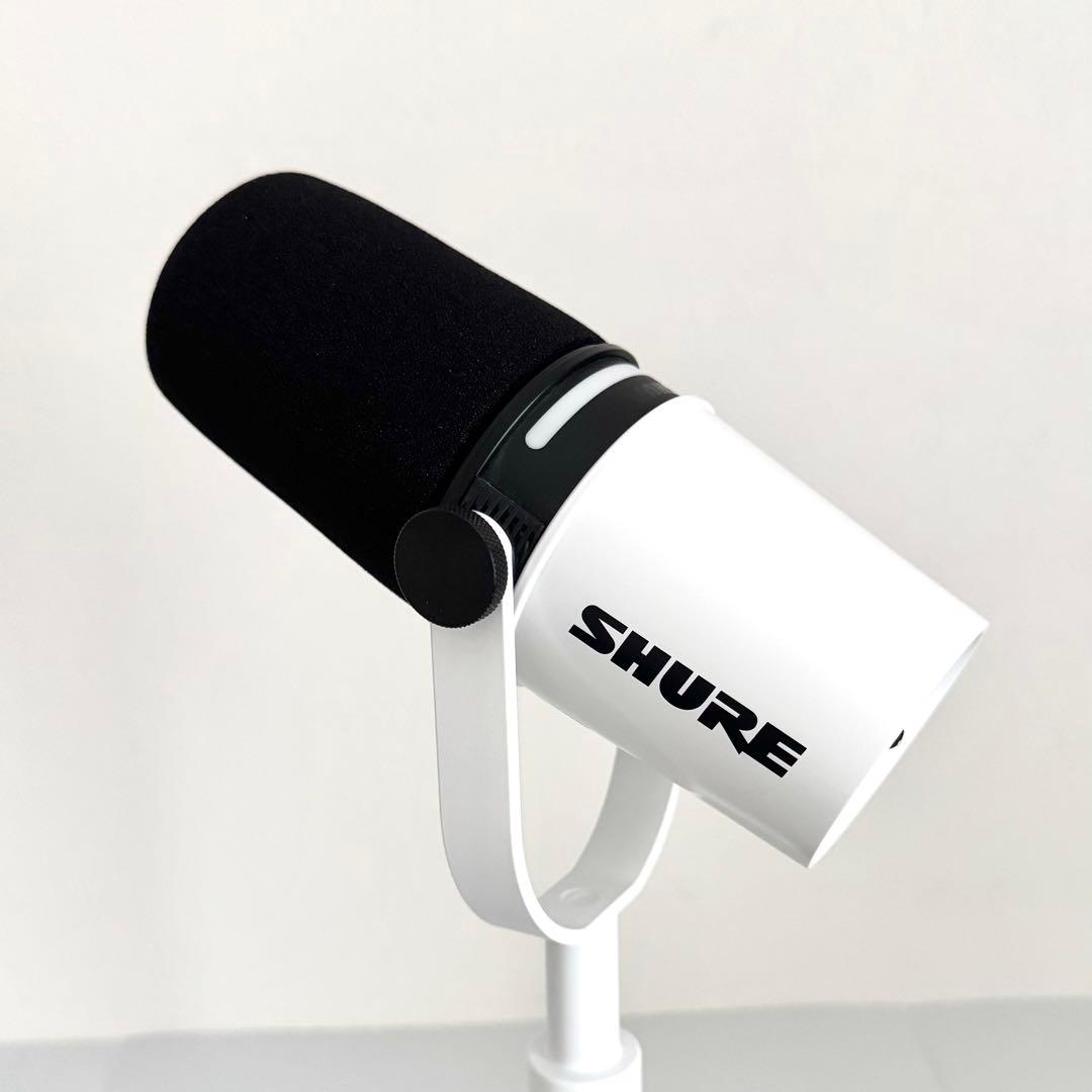 SHURE MV7+　ホワイト　ダイナミックマイク　卓上スタンド付き　美品
