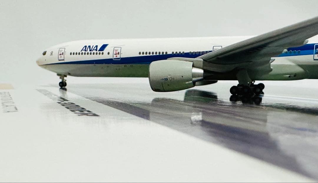 全日空商事 1/400 ANA 777-300ER NH40027