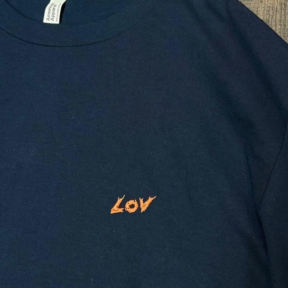 L GRINDLODGE x LOV S/S フルカラーTEE 刺繍